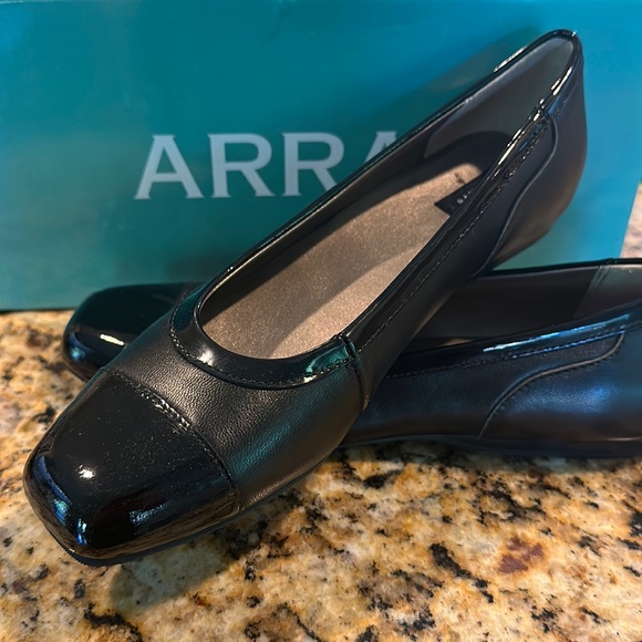 Array | Shoes | Array Black Flats | Poshmark